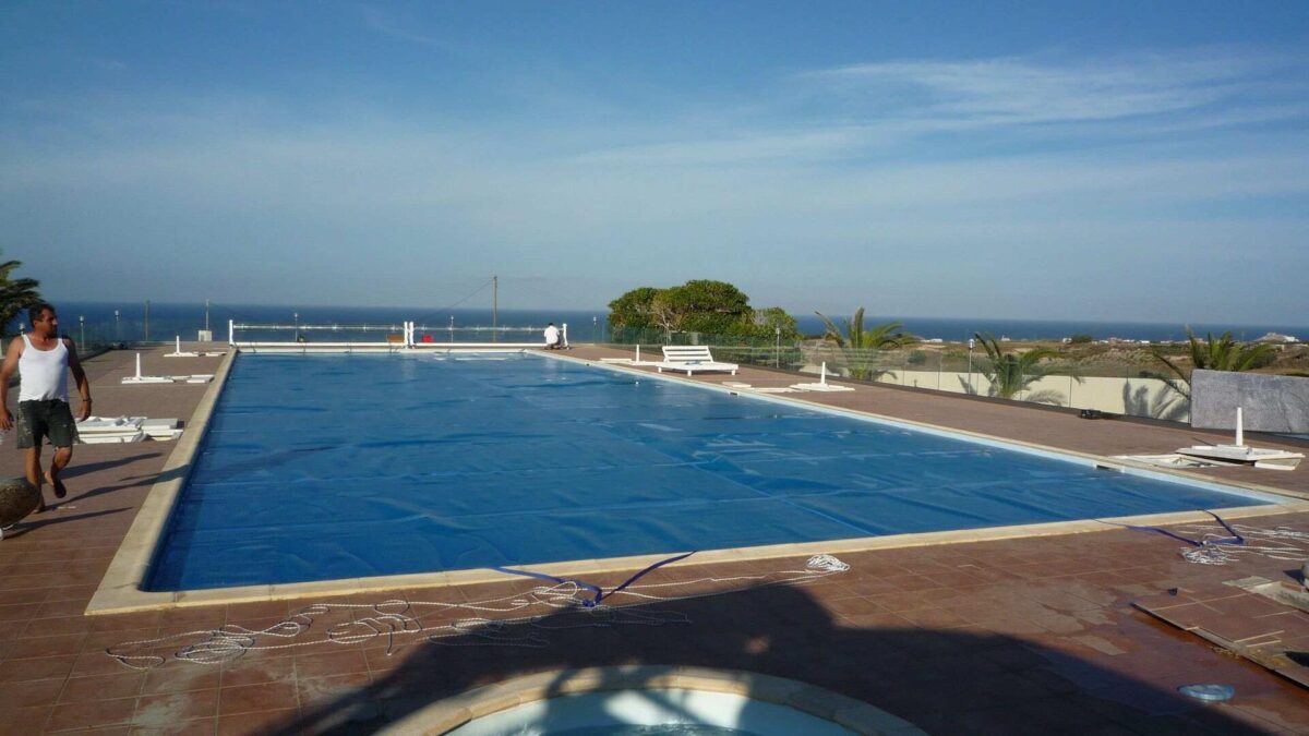 Domestic Heat Retention Pool Covers with Reel Systems - golemisbros